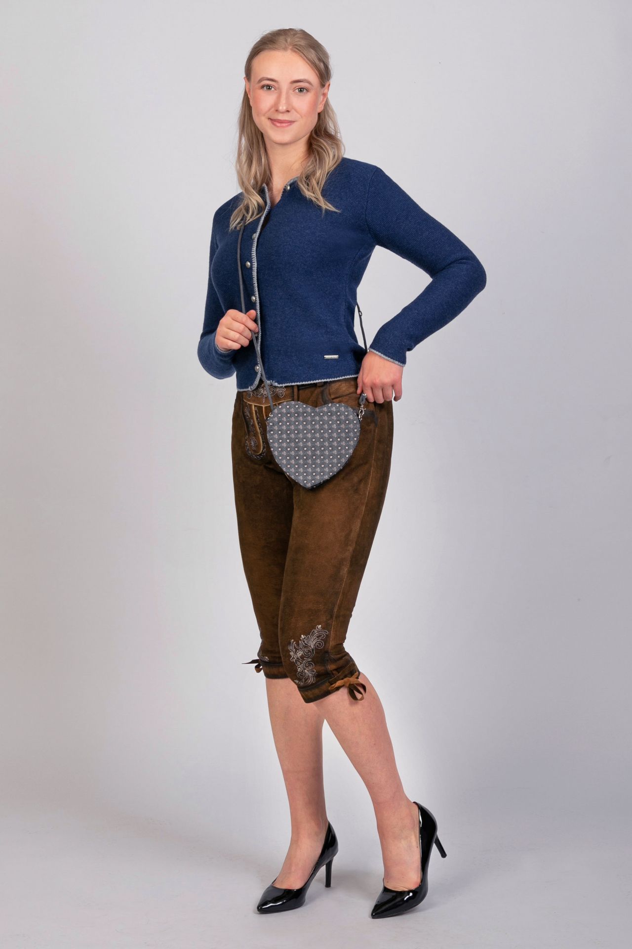 Trachtenmode Damen - Dirndl und Lederhosen günstig